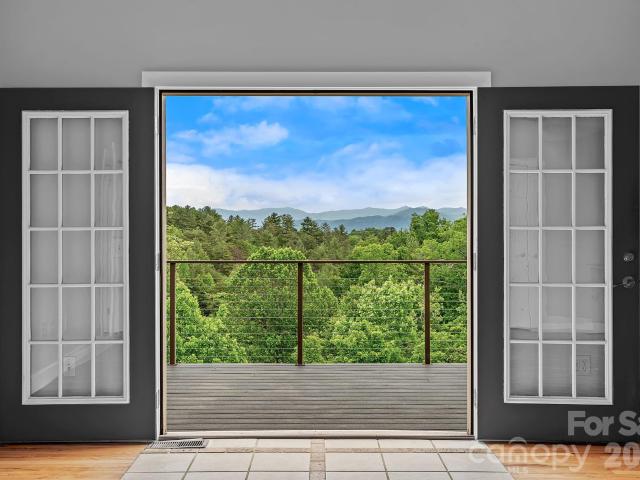 77 Paradise Ridge