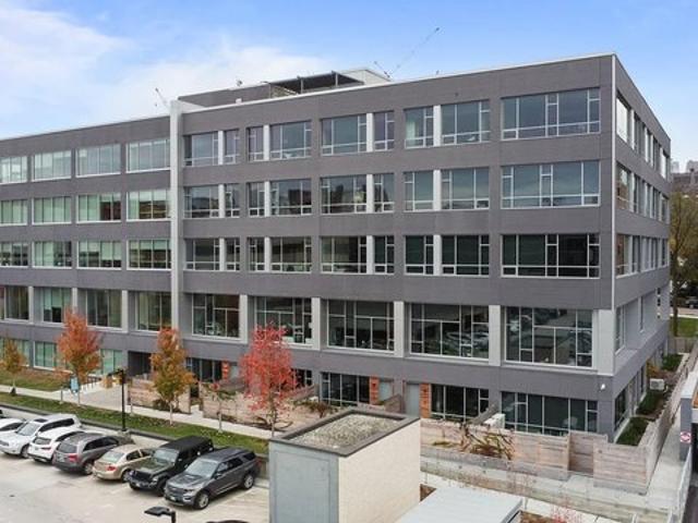 77 Pine St, Burlington, VT 05401