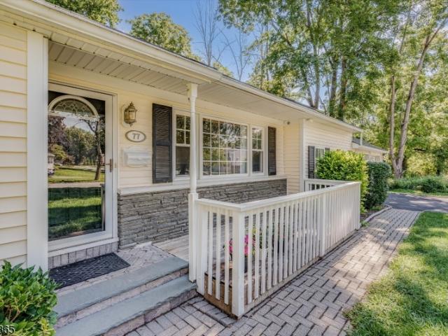 77 Pine St