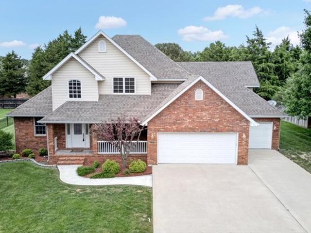 77 Remington Dr, Monett, MO 65708