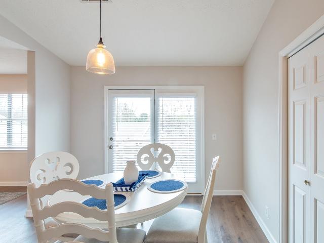 77 Rolling Meadows Dr