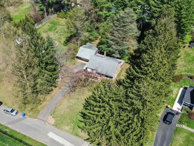 77 Ruby Road