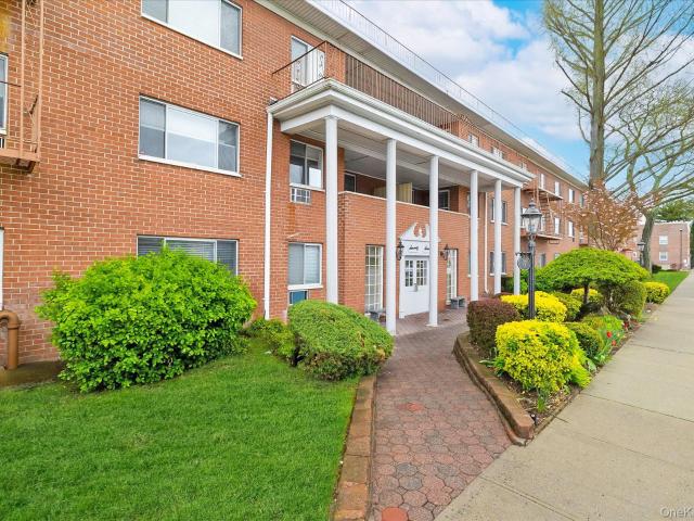 77 S Park Ave, Unit A4, Rockville Centre, NY 11570 | MLS #990473 | Compass