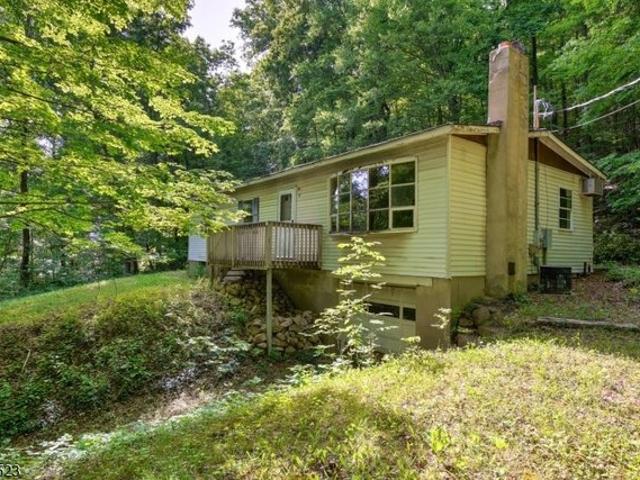 77 Sand Pond Rd, Hardyston, NJ 07419