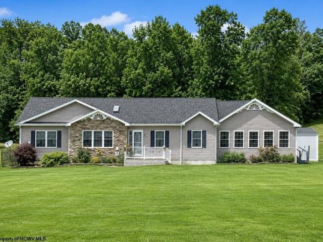 77 Sedona Ln, Montrose, WV 26283