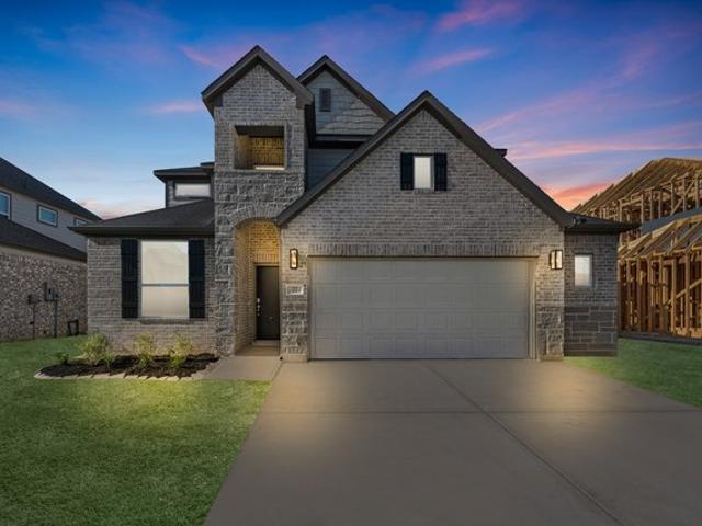 77 Shining Point Dr, Waller, TX 77484