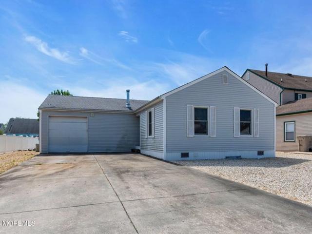 77 Storm Jib Ct, Berkeley, NJ 08721