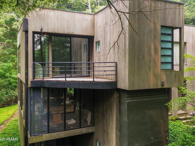 77 Sullivan Trail