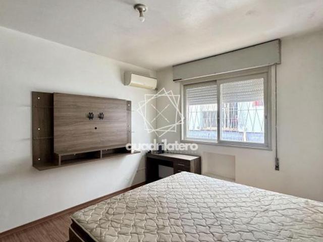 77m² no Centro de Pelotas | 1 Dormitório Amplo no Edifício Saint Clair | Garagem