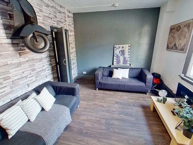 77a, Mansfield Road, Nottingham, NG1 3FN 5 bed flat to rent £2,817 pcm £650 pw