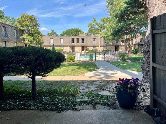 7405 W 102nd Ct Unit 103, Overland Park, KS 66212