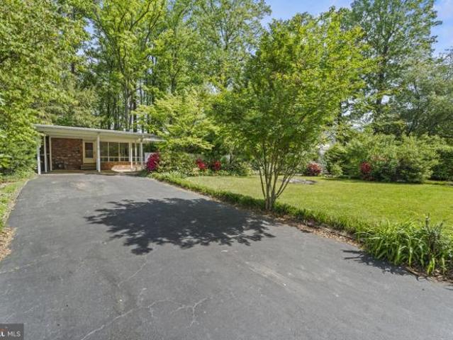 7406 Annanwood Ct, Annandale, VA 22003