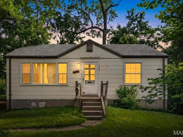 7407 Balfour Dr, Hanley Hills, MO 63133