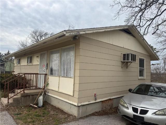 7408 E 49th Ter, Kansas City, MO 64129 | MLS #2609 | Compass