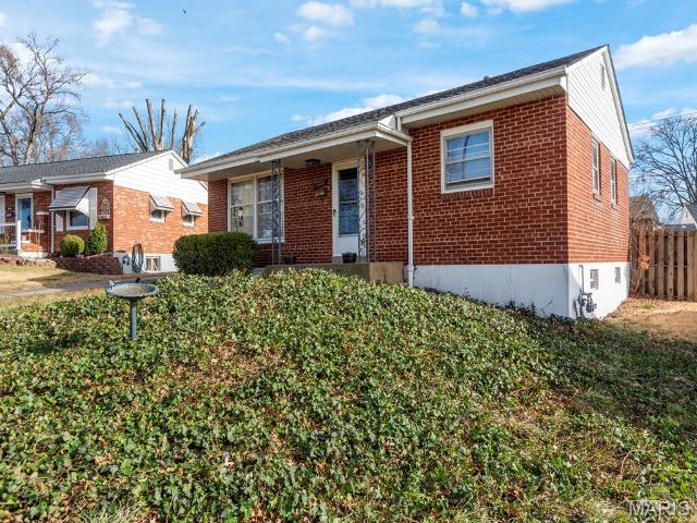 7408 Ray Ave, St. Louis, MO 63116 | Compass