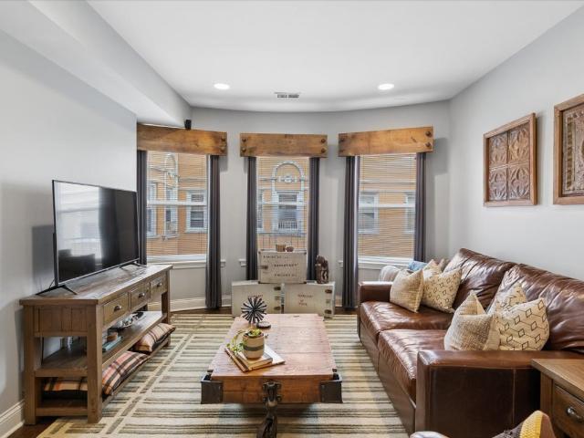 7409 N Hoyne Avenue # 3