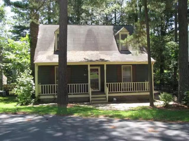 7400 N. Thorncliff Place: Adorable three bedroom home! 7400 N.