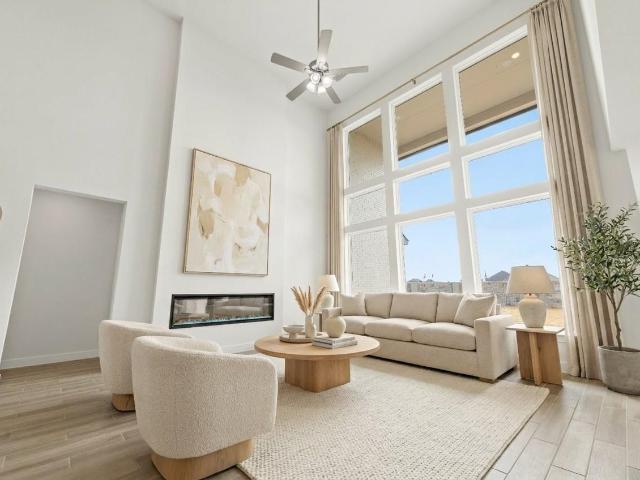7400 Desert Needle Dr