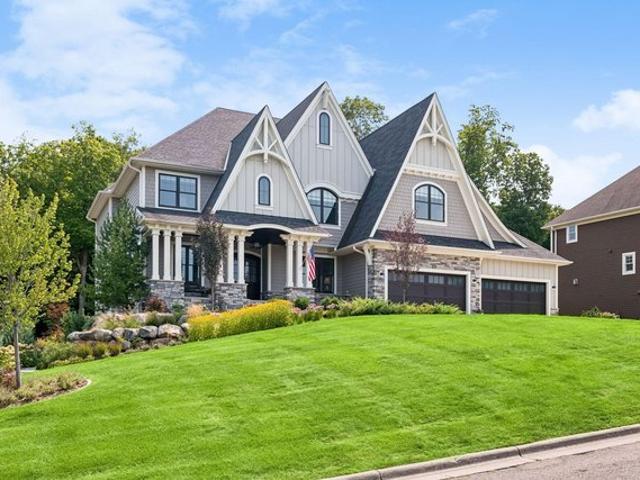 7400 Dogwood Rd, Chanhassen, MN 55331