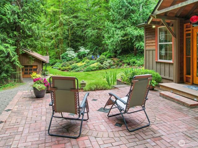7400 Island Center Road NE