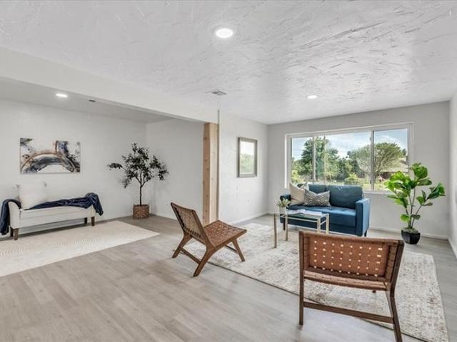 7400 Lakewood Dr, Mustang, OK 73064