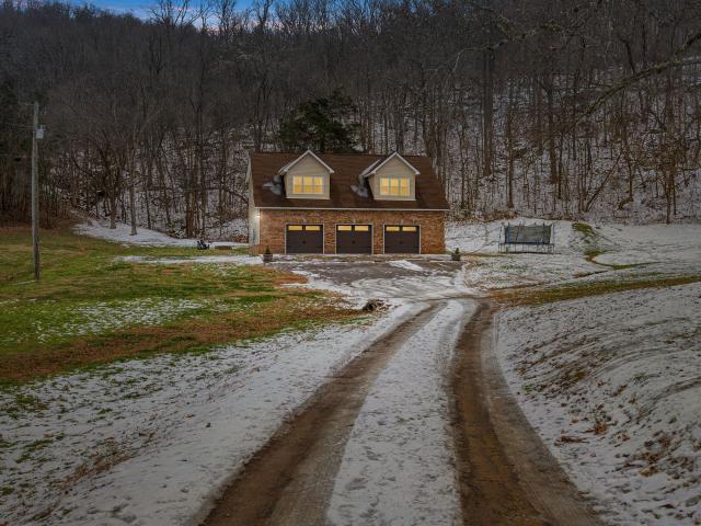 7401 Burks Hollow Rd
