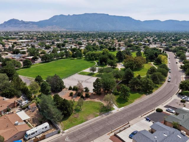 7401 Coulson Drive NE