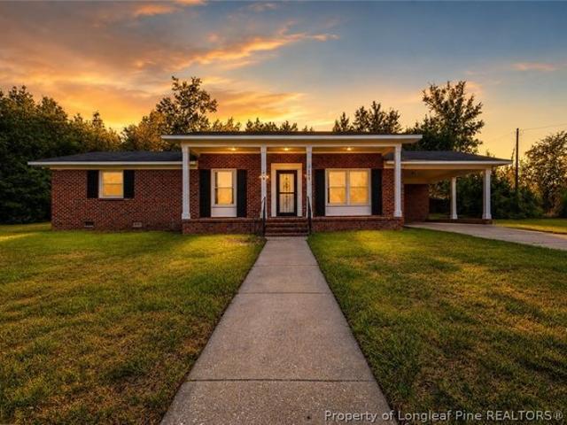 7401 Paxton Dr, Fayetteville, NC 28303