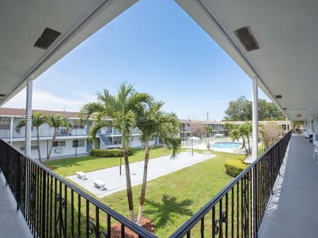 7401 Pines Blvd Apt 222, Pembroke Pines, FL 33024