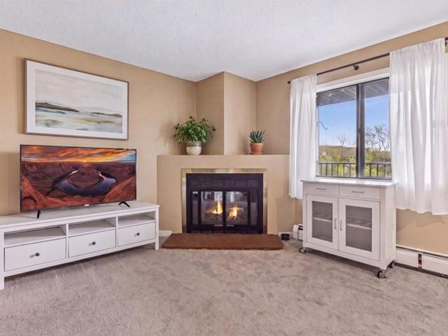 7401 W 101st St Apt 320, Bloomington, MN 55438