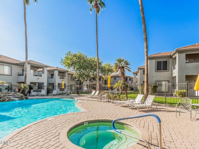 7401 W Arrowhead Clubhouse Drive # 2062