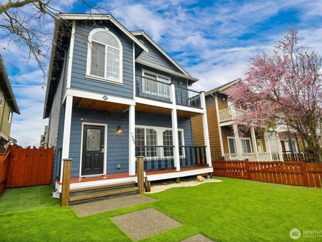 7402 Olympic Dr, Everett, WA 98203