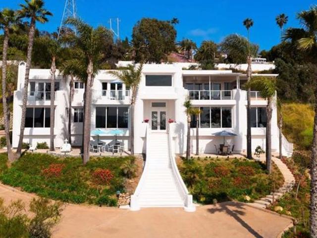 7402 Cadencia St, Carlsbad, CA 92009