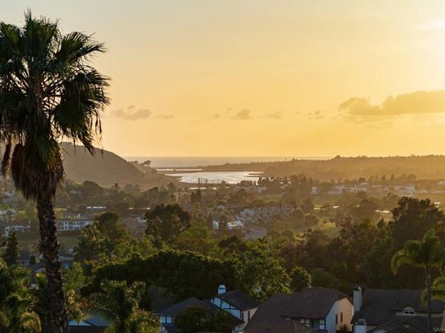 7402 Cadencia St, Carlsbad, CA 92009