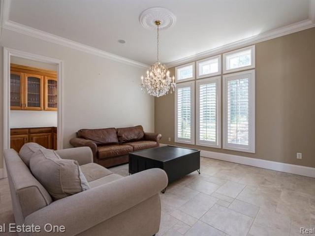 740 Greystone Dr, Lyndon Township, MI 48118