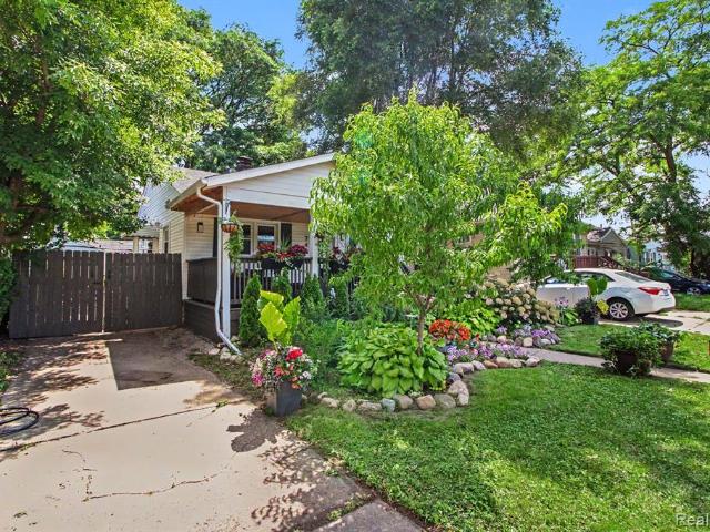 740 E 10 Mile Road
