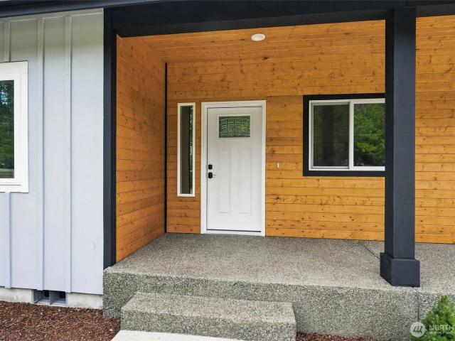 740 E Lakeshore Drive East
