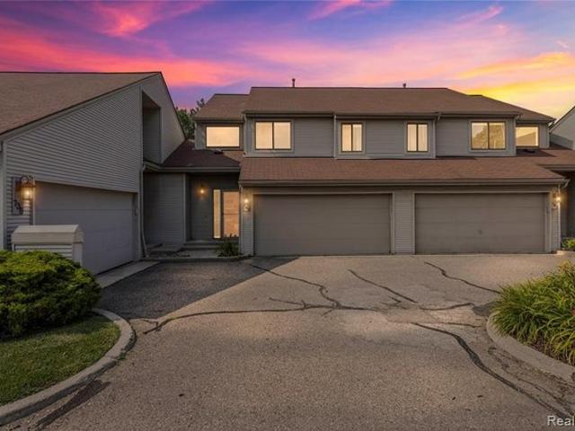 740 Eastbridge Ct, Rochester Hills, MI 48307