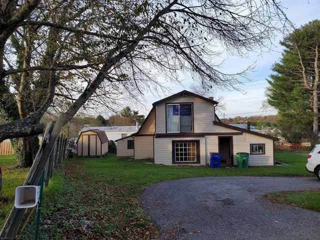 740 Lawn Dr, Christiansburg, VA 24073