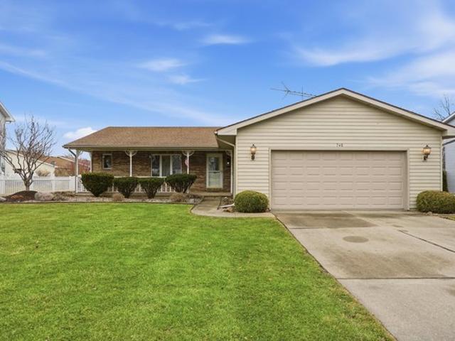 740 Meadow Ln, Crown Point, IN 46307