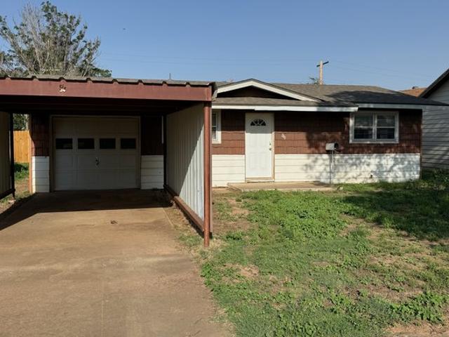 740 S 11th St, Slaton, TX 79364