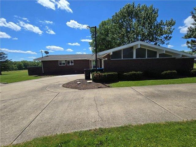 740 S Keel Ridge Rd, Hermitage, PA 16148