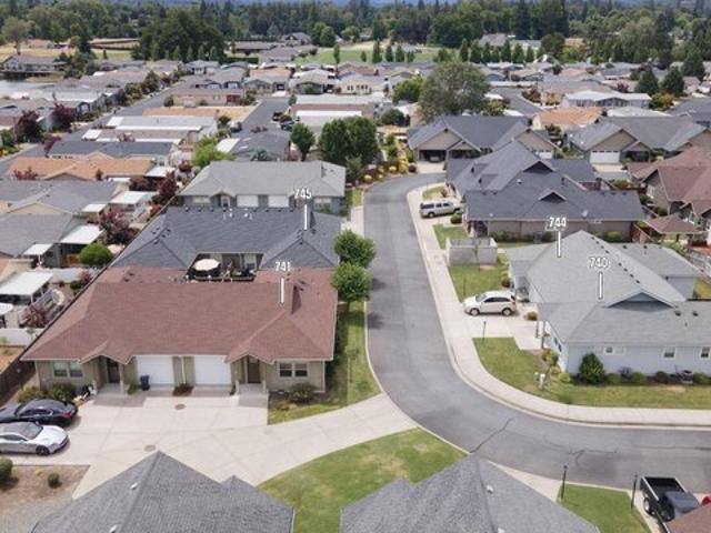 740 SW Kinsington 741 744 Ct Unit 740, Grants Pass, OR 97526