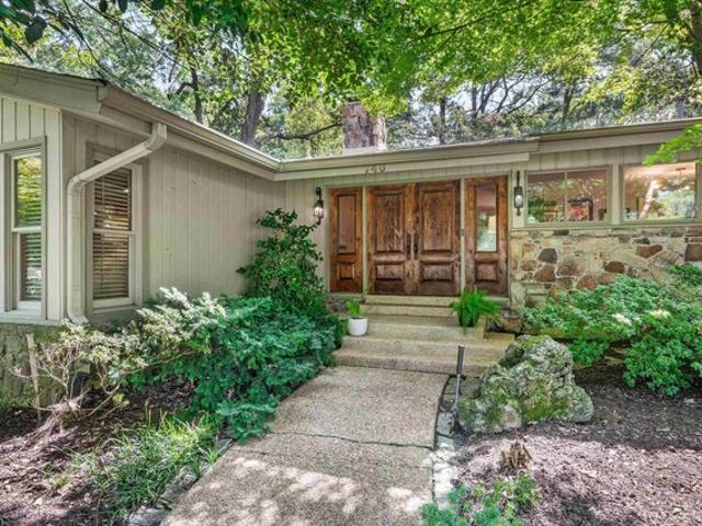 740 Sweetbrier Rd, Memphis, TN 38120