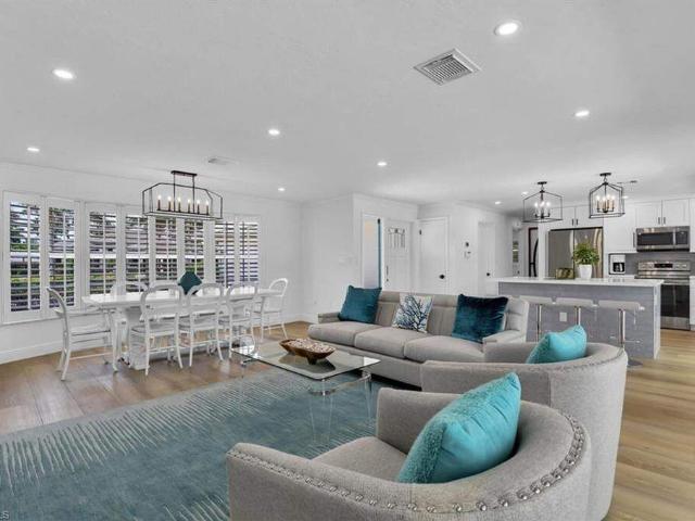 740 Park Shore Dr, Naples, FL