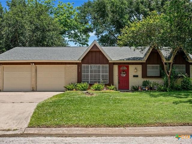 740 Willowick Dr, Port Lavaca, TX 77979