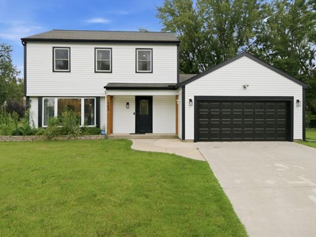 740 Thompson Blvd, Buffalo Grove, IL 60089