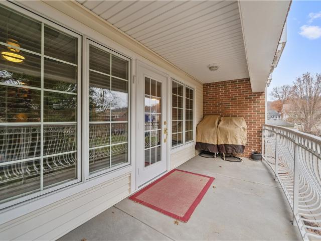 740 Turnpike St 7