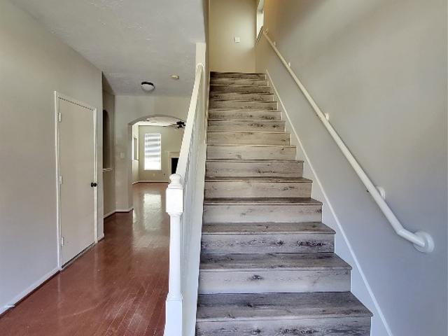 7415 Hollister Ridge