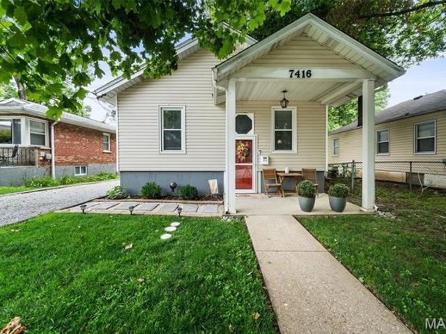 7416 Canterbury Ave, Saint Louis, MO 63143